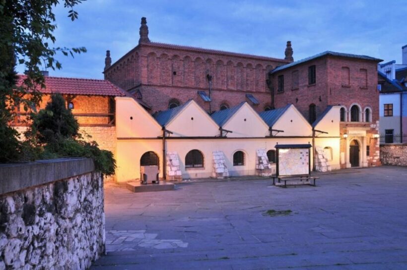 Krakow: Kazimierz Jewish Quarter Walking Tour - Key Points
