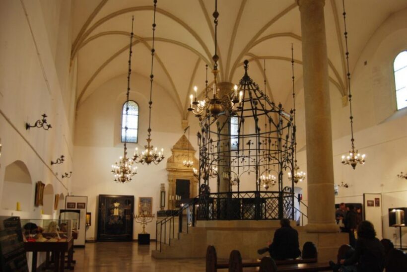 Krakow: Kazimierz Jewish Quarter Walking Tour - Authentic Experiences and Reviews
