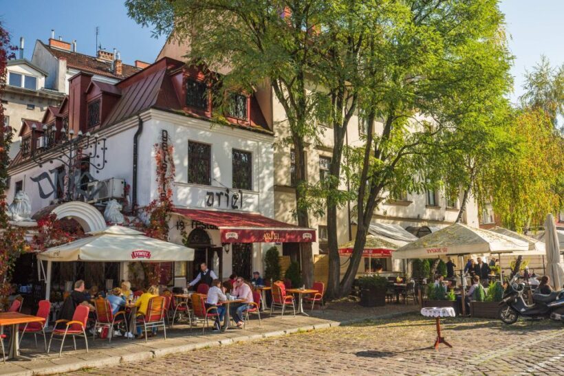 Krakow: Kazimierz Jewish Quarter Walking Tour - Key Points