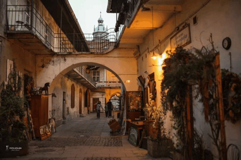 Krakow: Kazimierze Jewish History Tour. Italian - Practical Tips & Considerations