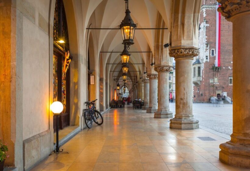 Krakow Old Town and Cloth Hall Private Guided Tour - Authentic Experiences Highlighted by Travelers