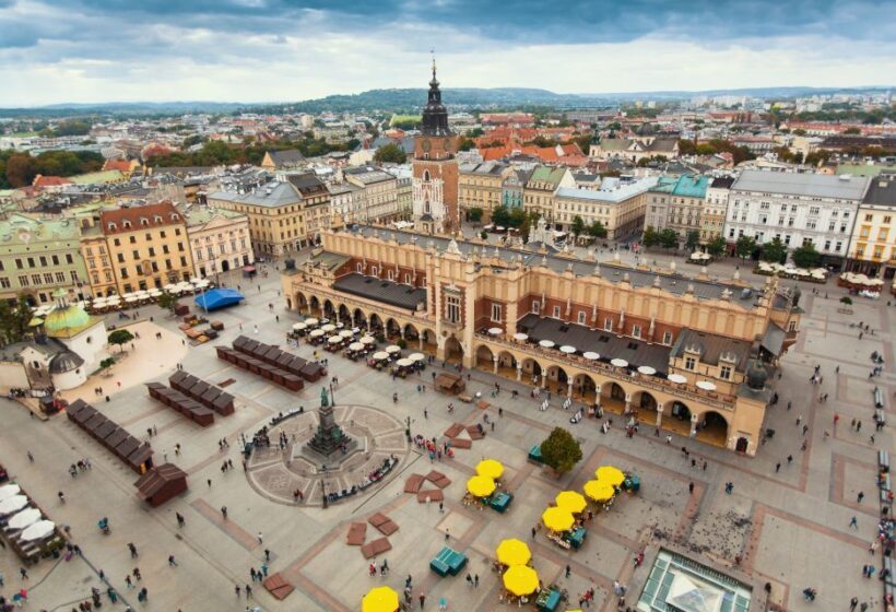 Krakow Old Town and Cloth Hall Private Guided Tour - Practical Tips for Travelers