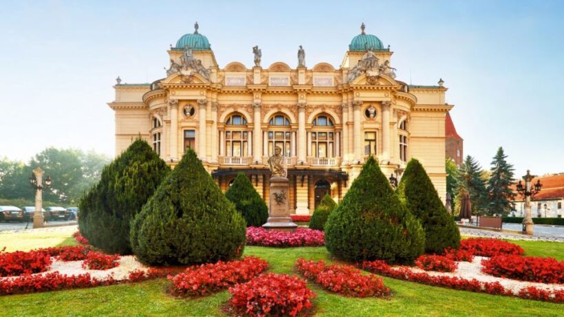 Krakow: Old Town Audioguided walking Tour - An Introduction to the Experience