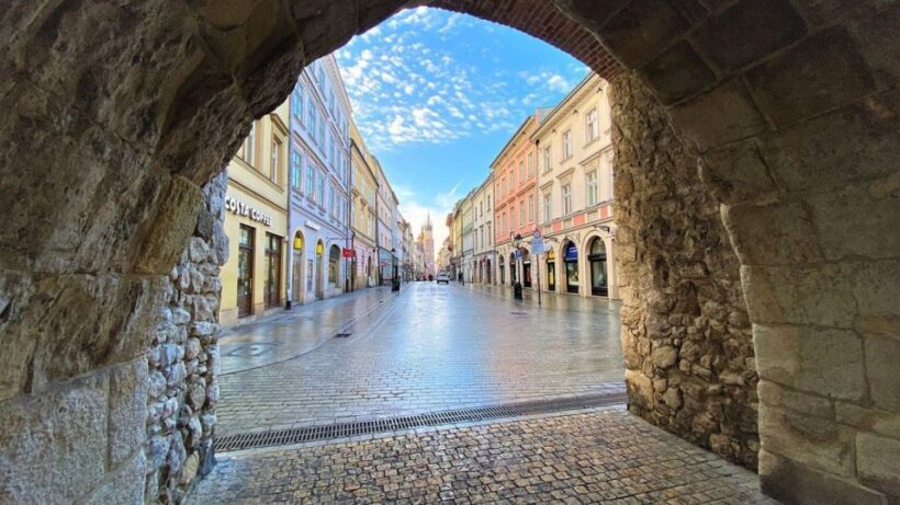 Krakow: Old Town Audioguided walking Tour - Key Points to Remember