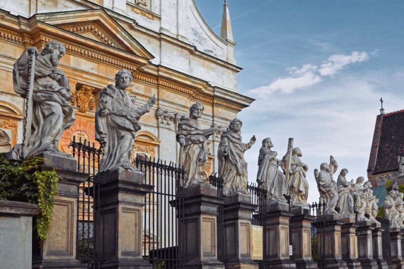 Krakow: Old Town Audioguided walking Tour - FAQs