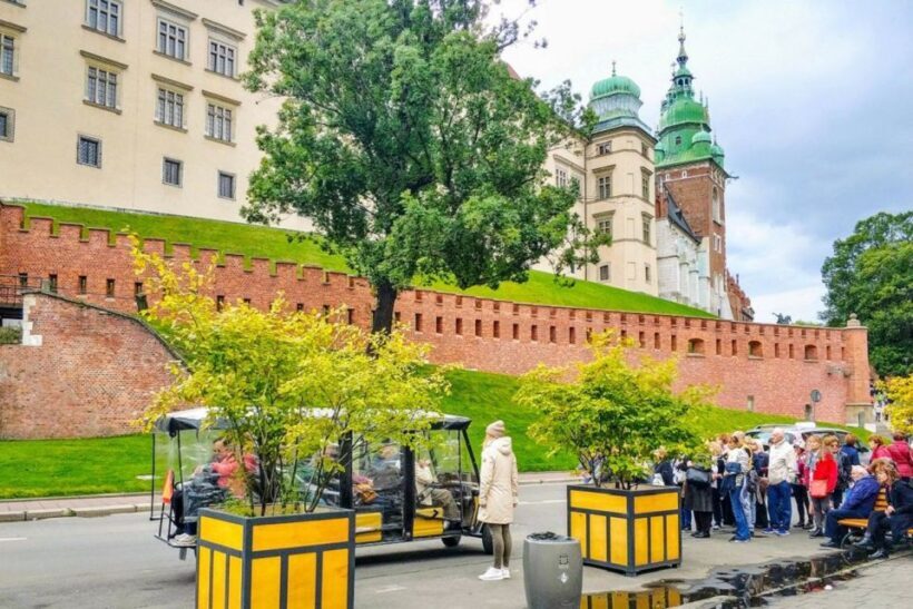 Krakow: Old Town Golf Cart Walk and Wawel Castle Guided Tour - Discovering Krakow from a Different Angle