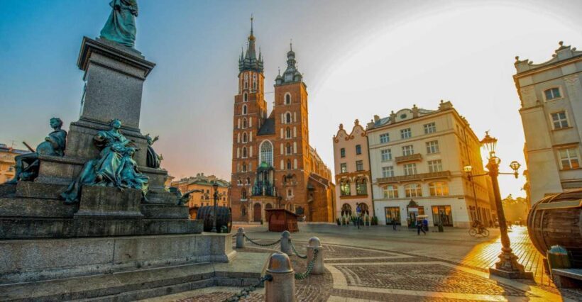 Krakow: Old Town Guided Walking Tour - The Experience and Its Benefits