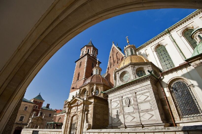 Krakow: Old Town Private Guided Walking Tour - Exploring Krakow’s Old Town with a Private Guide
