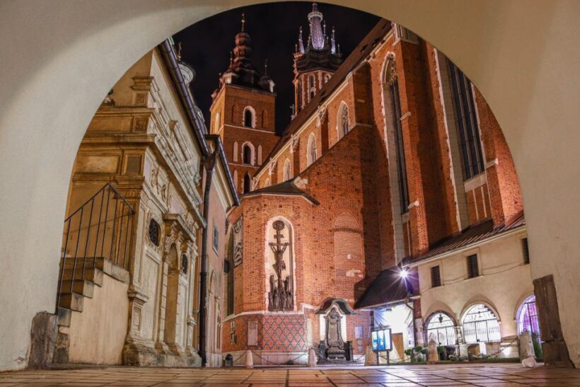 Kraków: Old Town & Wawel Castle Walking Tour - A Deep Dive into the Kraków Walking Tour Experience