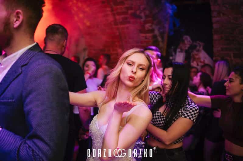 Kraków: Polish wedding party with welcome drink - Key Points