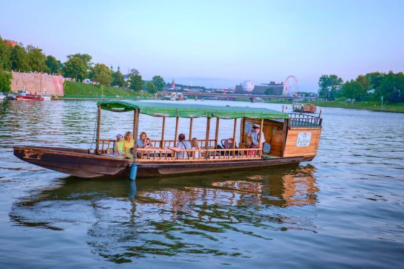 Krakow: Private Gondola Cruise with Delicacies - Discovering Krakow by Water and Taste