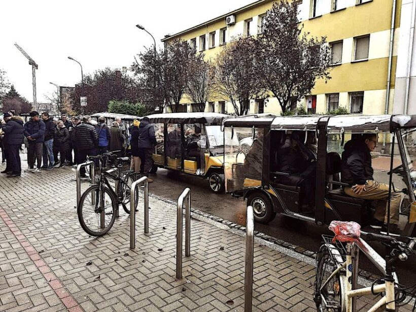 Krakow: Private Panoramic Tour by Golf Cart with Audio Guide - The Sum Up
