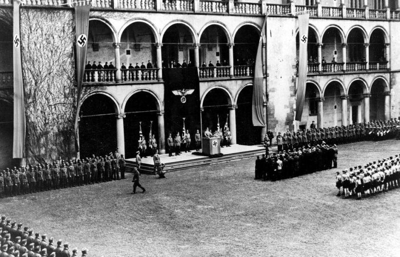 Krakow: Second World War History Guided Walking Tour - A Practical Guide to the Tour Experience
