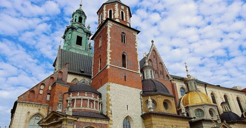 Krakow: Skip-the-Line Wawel Castle & Old Town Guided Tour - A Deep Dive into the Experience