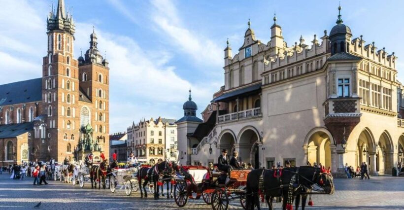Krakow: St. Mary's Basilica visiting with short guided walk - The Sum Up