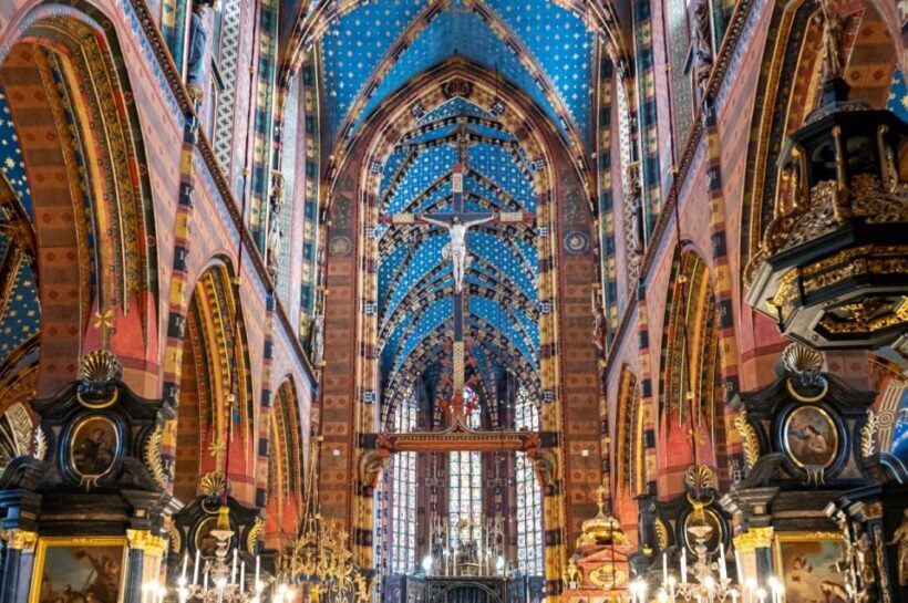 Krakow: St. Mary's Basilica visiting with short guided walk - FAQ