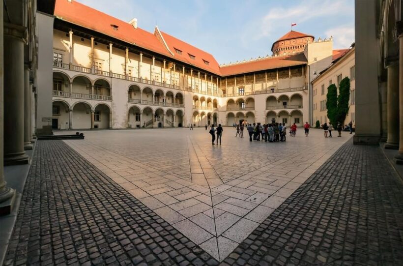 Krakow: Wawel Castle and Cathedral Guided Tour - Practical Tips for Visitors