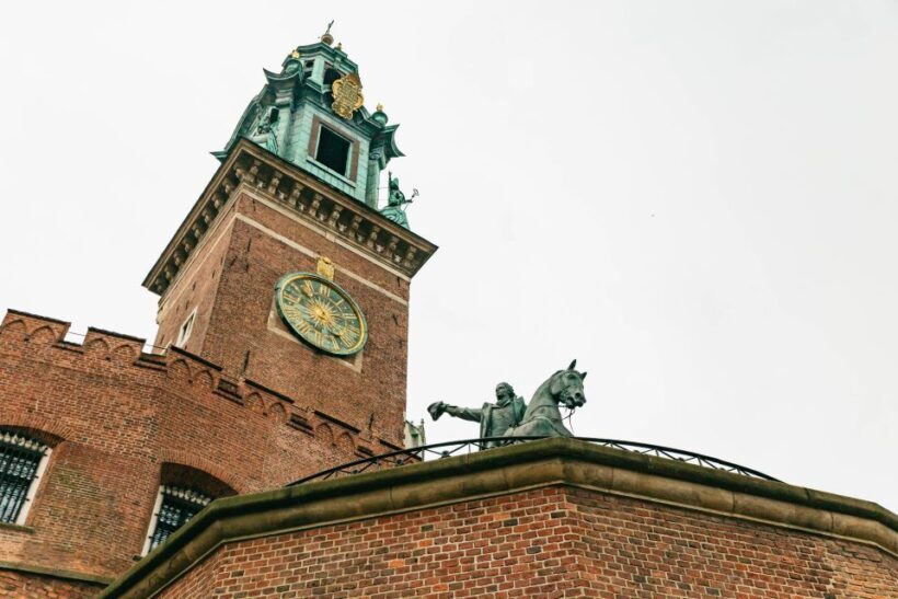 Krakow: Wawel Royal Hill with Optional Castle and Cathedral - Key Points