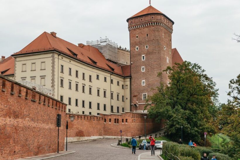 Krakow: Wawel Royal Hill with Optional Castle and Cathedral - Exploring Wawel Hill: A Deep Dive