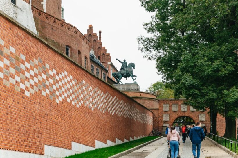Krakow: Wawel Royal Hill with Optional Castle and Cathedral - FAQs