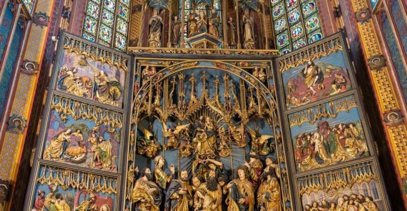 Krakow's Old Town Quick Review & St. Mary's Basilica Visit - An Introduction to Krakow’s Old Town