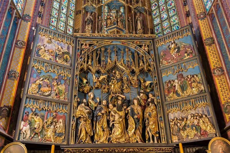 Krakow's Old Town Quick Review & St. Mary's Basilica Visit - The Value of the Tour: Price and Experience
