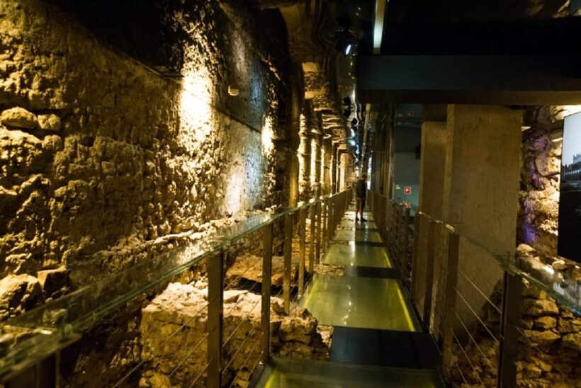 Krakow's Old Town, St. Mary's Basilica & Rynek Underground - Key Points