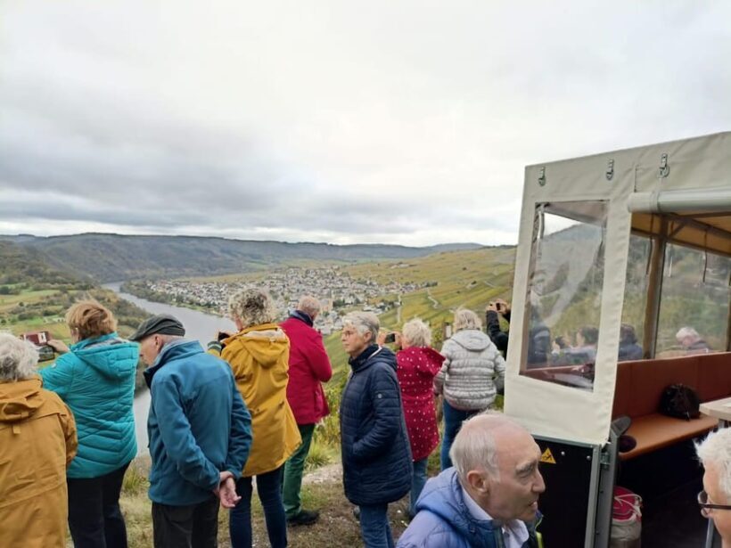 Kröv, Mosel: PLANWAGENFAHRT through the vineyards with wine tasting - The Itinerary in Detail