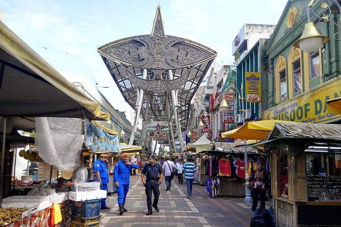 Kuala Lumpur Bird Park Admission with Famous Shopping Spots Tour - The Value of the Tour