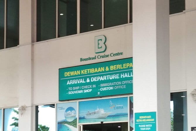 Kuala Lumpur Bird Park Admission with Famous Shopping Spots Tour - The Sum Up