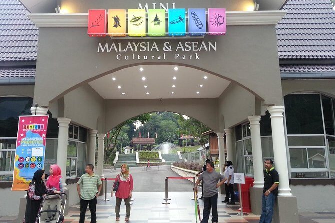 Kuala Lumpur International Airport to Malacca Hotels Arrival Transfer - The Sum Up
