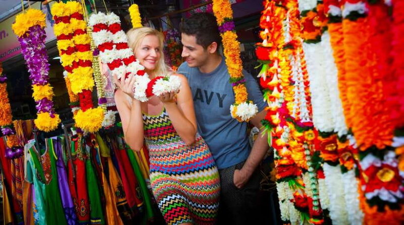 Kuala Lumpur: Private Batu Cave, National Mosque Tour, Lunch - Authentic Food Experience