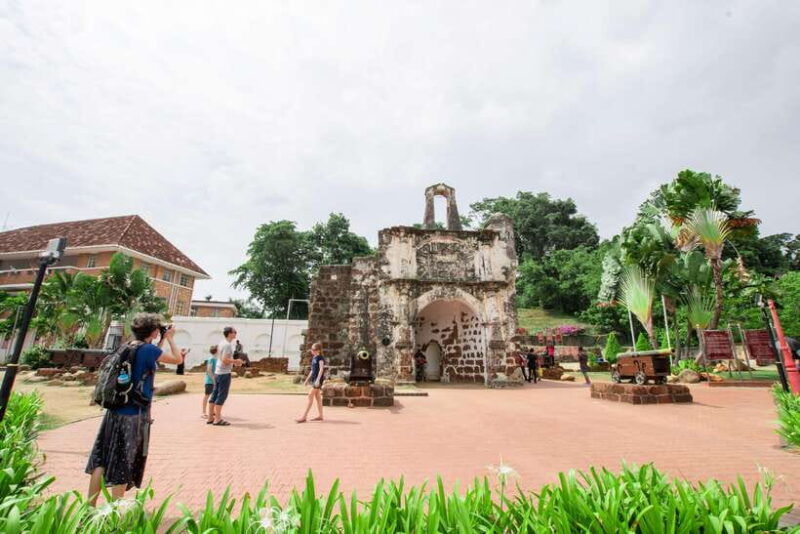Kuala Lumpur: Private Malacca Night Tour w/Cruise & Trishaw - Discover Malacca After Dark: A Detailed Look at the Private Night Tour with Cruise & Trishaw