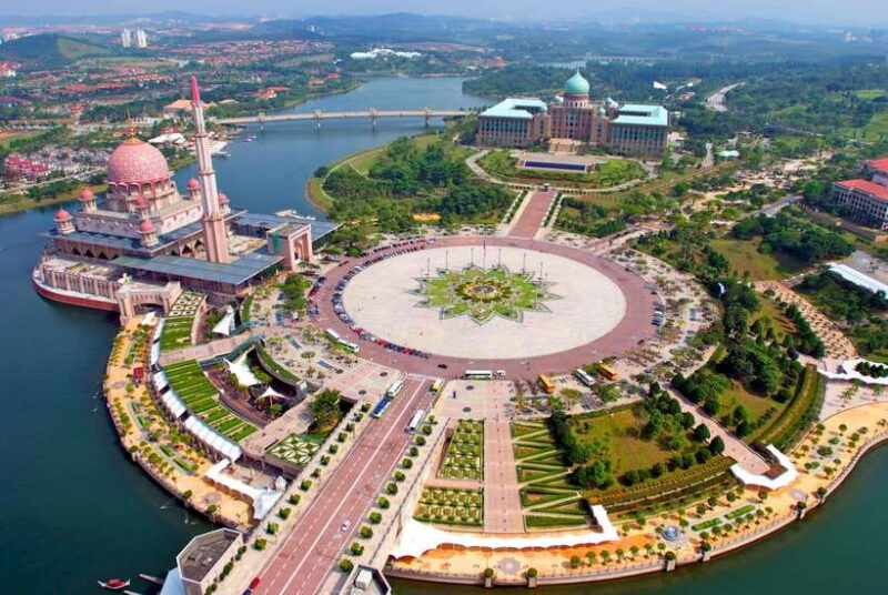 Kuala Lumpur: Putrajaya Tour with Traditional Boat Cruise - Who Should Consider This Tour?