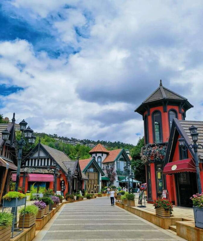 Kunming: Fuxian Lake Private Tour - Lunch by the Lake: Authentic Flavors