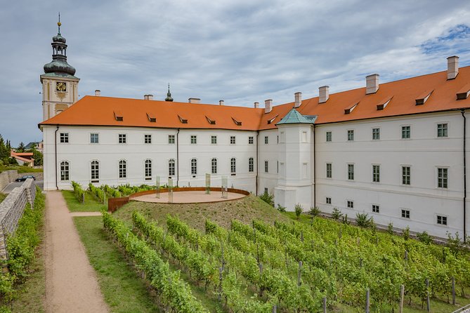 Kutná Hora Medieval Town in Vintage Cabrio car - Key Points