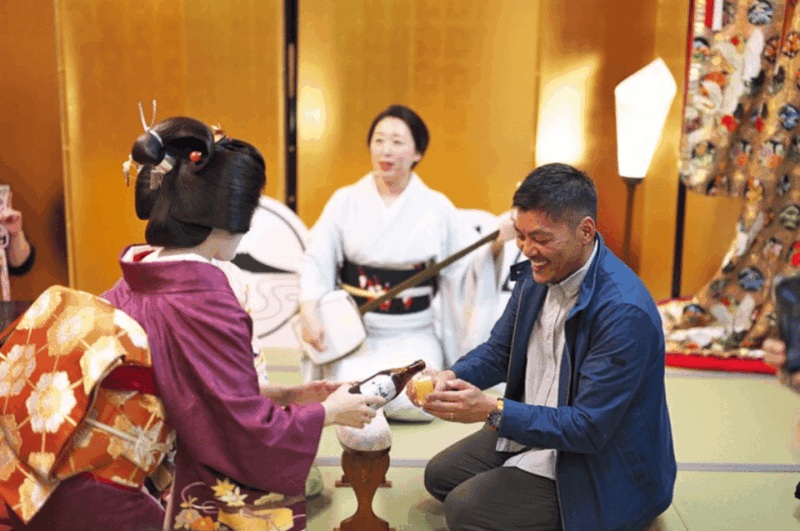 Kyoto 4 Hr Gion Private Guided Tour & Maiko or Geisha Dinner - Key Points