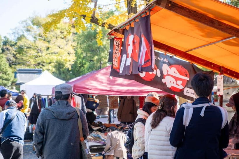 Kyoto: Chat & Treasure Hunt at To-ji Flea Market with Locals - Cultural Insights and Friendly Conversations