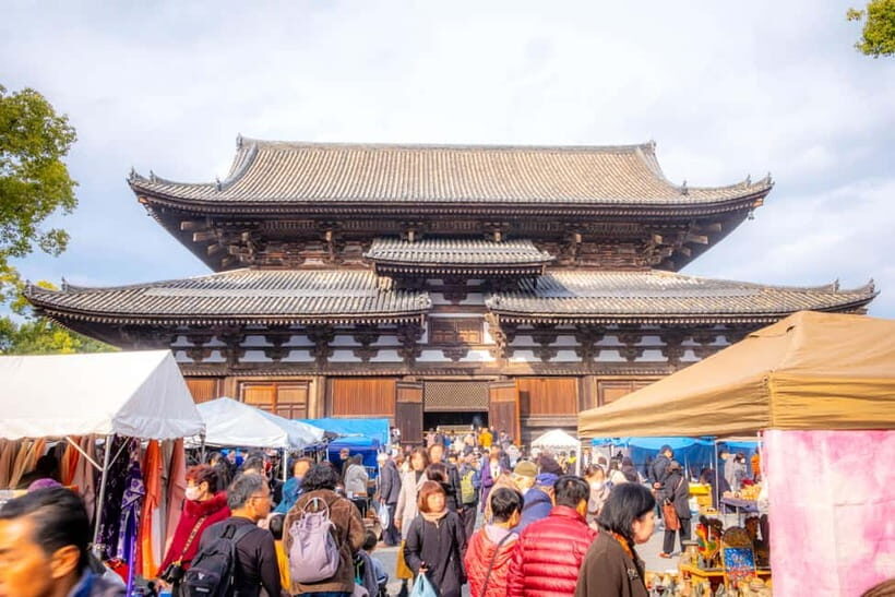 Kyoto: Chat & Treasure Hunt at To-ji Flea Market with Locals - The Hidden Gems and Recommendations