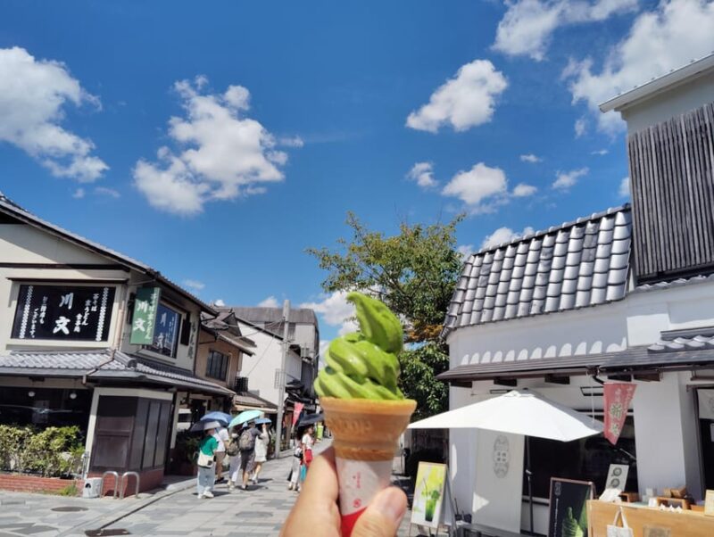 Kyoto: Enjoy Byodoin Temple and Tea Sweets - 90 Min Tour - Exploring the Phoenix Hall: Symbol of the Pure Land