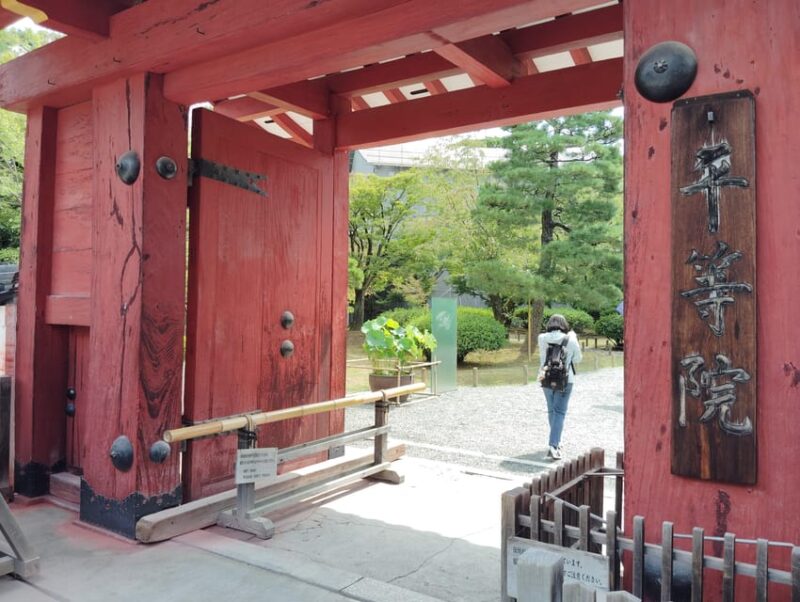 Kyoto: Enjoy Byodoin Temple and Tea Sweets - 90 Min Tour - Discovering Traditional and Modern Green Tea Sweets