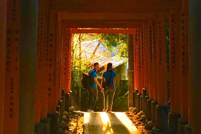 Kyoto Fushimi-Inari Night Walking Tour - Group Size and Accessibility