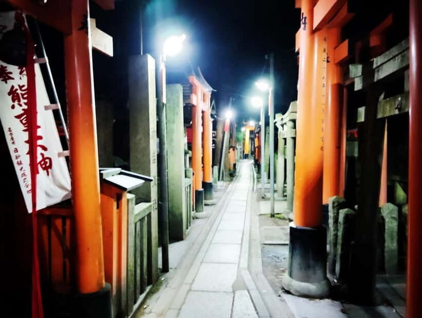 Kyoto: Fushimi Inari Taisha Night Tour with Guide - Guide Expertise and Local Insight