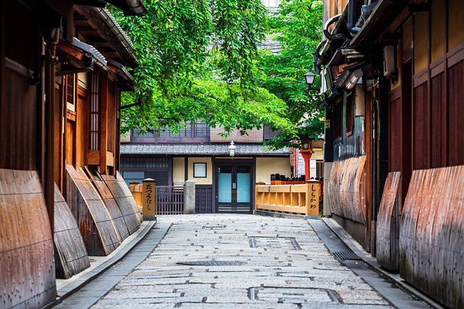 Kyoto Geisha District Walking Tour in Gion - Meeting Point and Accessibility