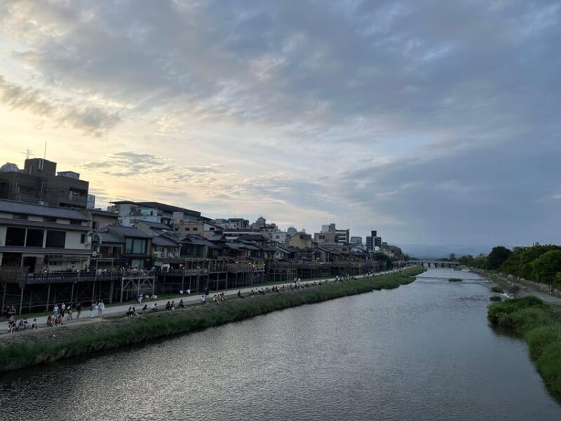 Kyoto: Gion and Geisha Evening Walking Tour - The Geisha World