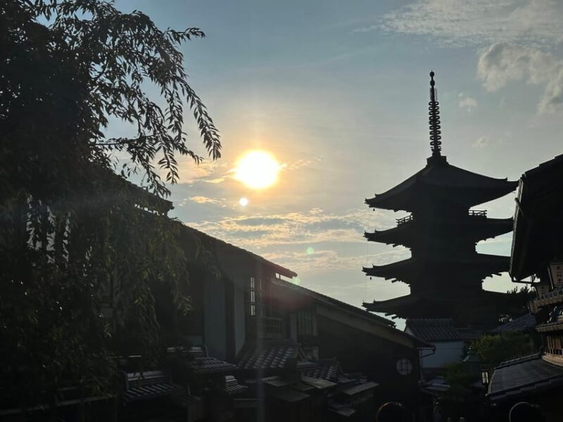 Kyoto: Gion and Geisha Evening Walking Tour - Discovering Miyagawacho