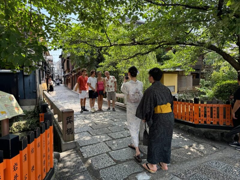Kyoto: Gion Full-Day - Popular Spots & Hidden Gems - Private - Visiting the Yasaka Shrine