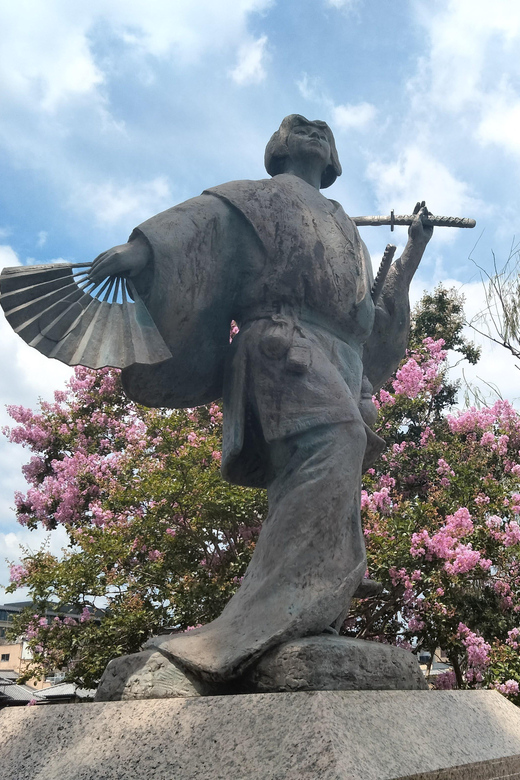 Kyoto: Gion Full-Day - Popular Spots & Hidden Gems - Private - Visiting the Yasaka Kōshin-dō Temple and Yasui Kompira-gū Shrine