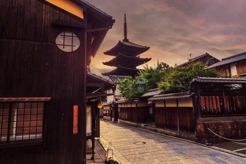 Kyoto: Gion Geisha District & Hidden Gems Walking Tour - Exploring Kyoto’s Gion: A Walk Through Time