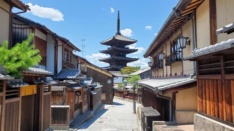 Kyoto: Gion Morning/Night Walking Tour - The Experience in Detail